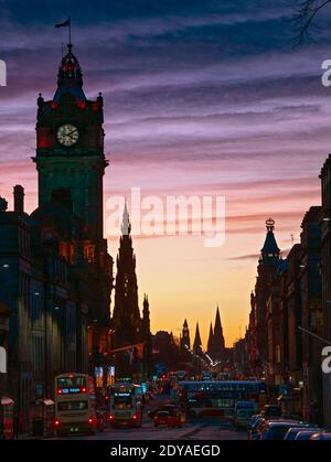 Edinburgh Scotland, UK 24 December 2022. Edinburgh Christmas on George ...