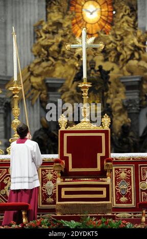 The Pope's throne at the Vatican on December 2012 . Photo by Eric ...
