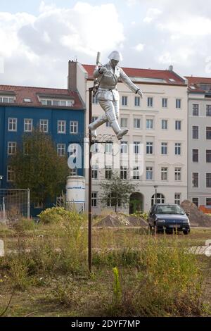 Jumping soldier, by Conrad Schumann, Berlin wall memorial site ...