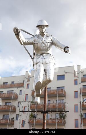 Jumping soldier, by Conrad Schumann, Berlin wall memorial site ...
