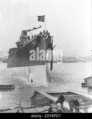 Launching of USS Dayton (CL-105), 19 March 1944 Stock Photo - Alamy