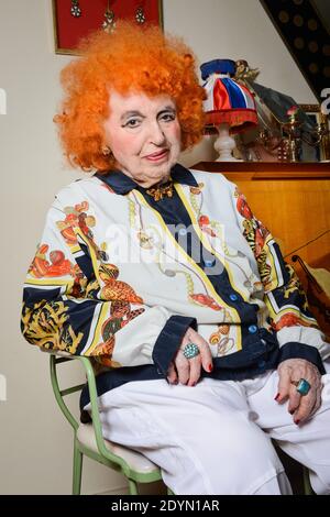 Exclusif - Seance Photos De La Celebre Accordeoniste Francaise Yvette ...