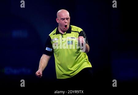 Ricky Evans celebrates winning his first round match against Gordon ...