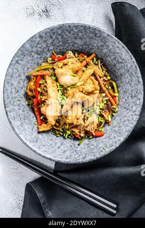 Asian cuisine - Glass noodle with chicken Stock Photo - Alamy