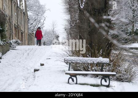 Overnight snow in Burford, West Oxfordshire Stock Photo - Alamy