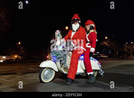 Now the Santa Clauses are on their way... The Nilsson family delivers ...