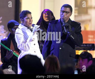 Toni Braxton and Baby Face sing during the Pre-Tape of the Christmas ...