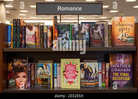 romance books on shelves, Barnes and Noble, USA Stock Photo - Alamy