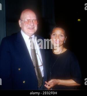 HOGAN'S HEROES (TV) WERNER KLEMPERER HGNH 006 L Stock Photo - Alamy