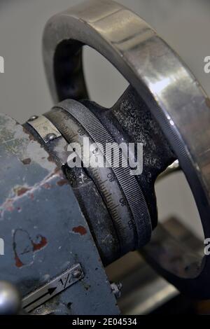 Metal lathe screw and dial for precision machining Stock Photo - Alamy