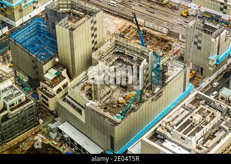 High-rise demolition in Tokyo, Demolishing-work on Skyscraper in Chuo ...
