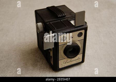 Antique Coronet Ambassador box camera Stock Photo - Alamy