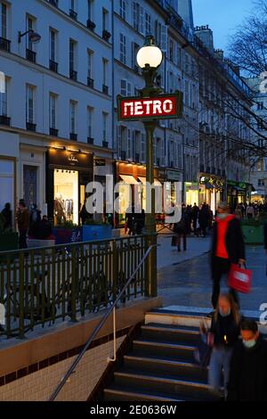 Metropolitain sign from Paris Metro Stock Photo - Alamy