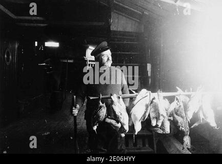 Le capitaine Joseph-Elzear Bernier a Albert Harbour en 1906 Stock Photo ...