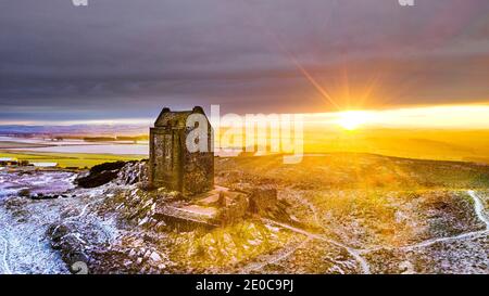 Kelso Scotland in winter snow - town centre street Stock Photo - Alamy