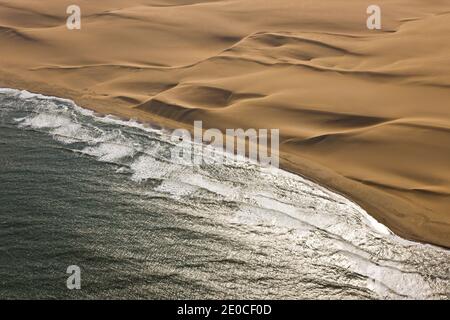 Dunas Oceano Atlantico Swakopmund Desierto Namib Namibia Africa Stock ...