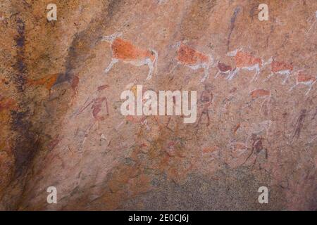 Pinturas rupestres en las Montañas Branberg, Desierto del Namib ...