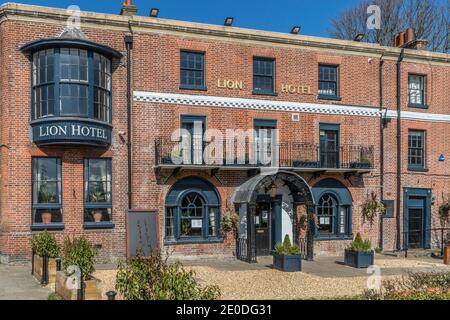 Farningham The Lion pub by river Stock Photo - Alamy