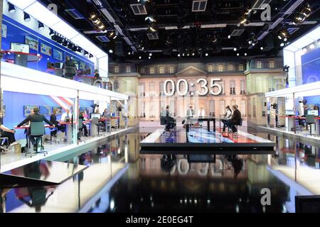 David Pujadas and Elise Lucet present a special broadcast on France 2 ...