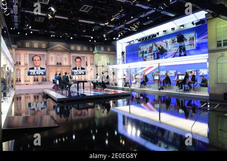 David Pujadas and Elise Lucet present a special program on France 2 ...