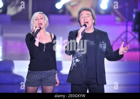 Richard Dewitte et Caroline du groupe Il Etait Une Fois lors de l ...