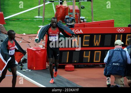 Kenya's Daniel Rudisha beats the world record and wins the gold medal ...