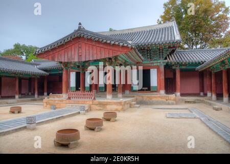 JEONJU, KOREA, OCTOBER 23, 2019: Aerial view of traditional hanok ...