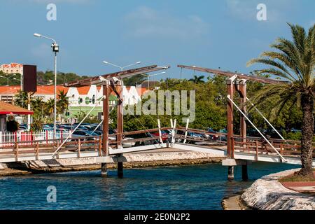 Lift bridge in Willemstad, Curacao Stock Photo - Alamy