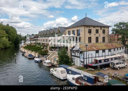 The Roux at Skindles brasserie, on the River Thames in Taplow ...