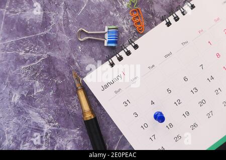 deadline concept with push pin on calendar date close up Stock Photo ...