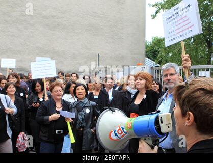 Employees of the Merck Serono Meyzieu plant demonstrate outside the ...