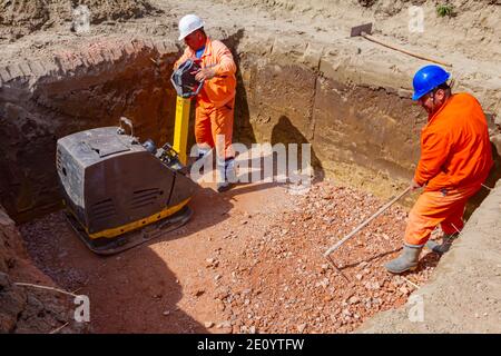 When using tamping machine compactor tool vibratory plates jump when ...