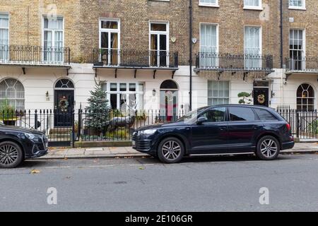 Wilton Crescent and Wilton Place SW1 Stock Photo - Alamy