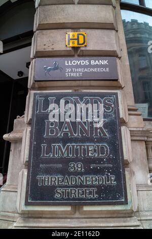 Entrance to Lloyds Bank, 39 Threadneedle Street, London Stock Photo - Alamy