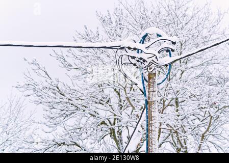 street lighting electric wires under the snow Stock Photo - Alamy
