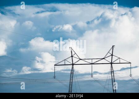 Electricity pylons for transmission and current transfer of high ...