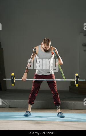 Barbell beard man workout fitness at weightlifting gym Stock Photo - Alamy
