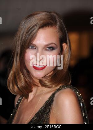 Karlie Kloss arrives at The Metropolitan Museum of Art Costume ...