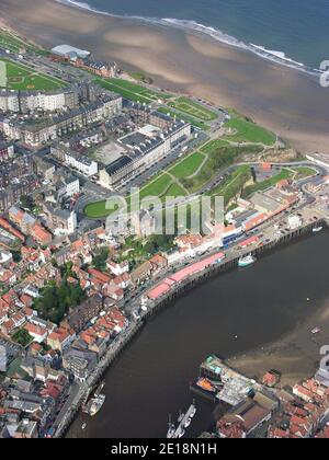 The Whalebone Arch and Captain Cook memorial Statue Whitby North ...
