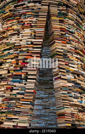 book tunnel in Prague library -- mirrors are used to create this effect ...