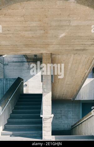 1970s brutalist bank building Stock Photo - Alamy