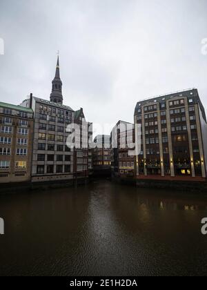 Beautiful view of Nikolaifleet canal in the Altstadt of Hamburg ...