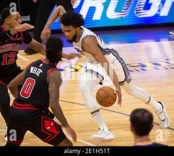 Chicago Bulls' Coby White (0) drives to the basket past San Antonio ...