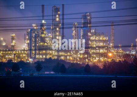 Leuna, Germany. 09th Oct, 2020. The production facilities of Total ...
