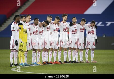 PSG players pose before the Champions League round of 16 second leg ...
