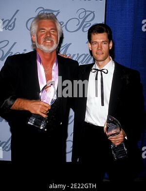 Kenny Rogers 1990 Credit: Ralph Dominguez/MediaPunch Stock Photo - Alamy