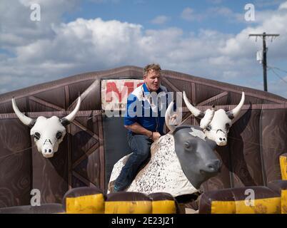 GORDON RAMSAY'S AMERICAN ROAD TRIP, from left: Helen Ramsay, Gordon ...