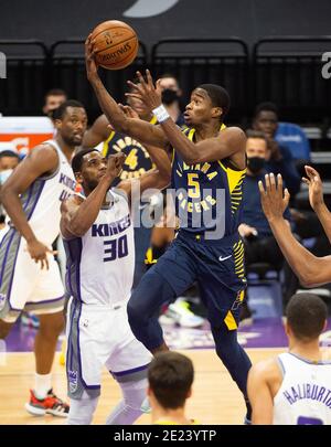 Indiana Pacers guard Edmond Sumner (5) and Chicago Bulls forward ...