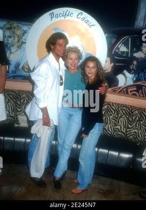 MALIBU SHORES, Keri Russell, Michelle Phillips, Greg Vaughan, 1996 ...