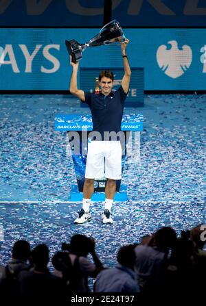 Roger Federer celebrates victory with his trophy after the Wimbledon ...